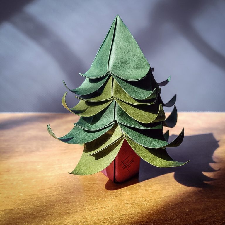 24 Holiday Themed Origami Models to Fill You with Christmas Spirit