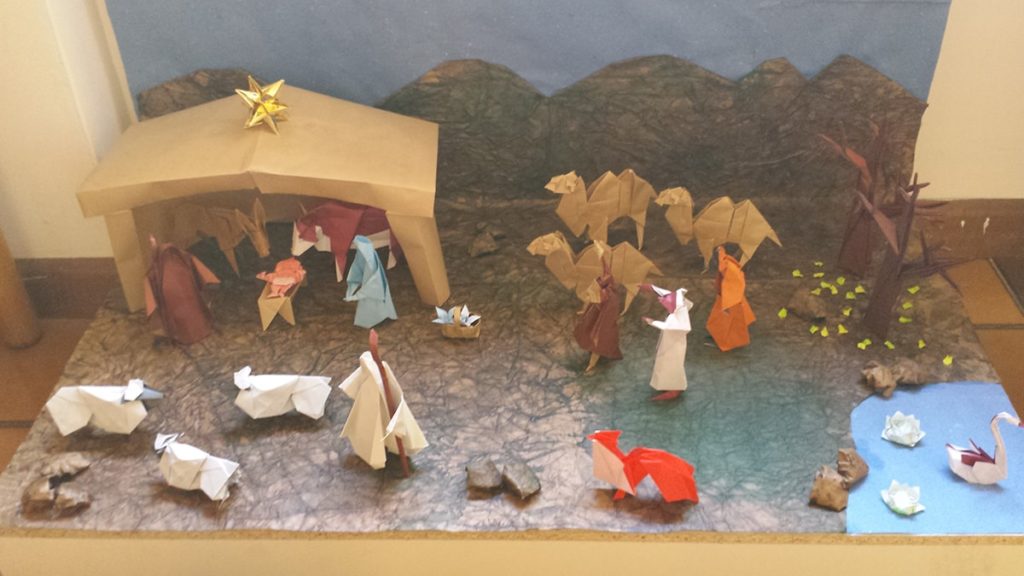 24 Holiday Themed Origami Models to Fill You with Christmas Spirit