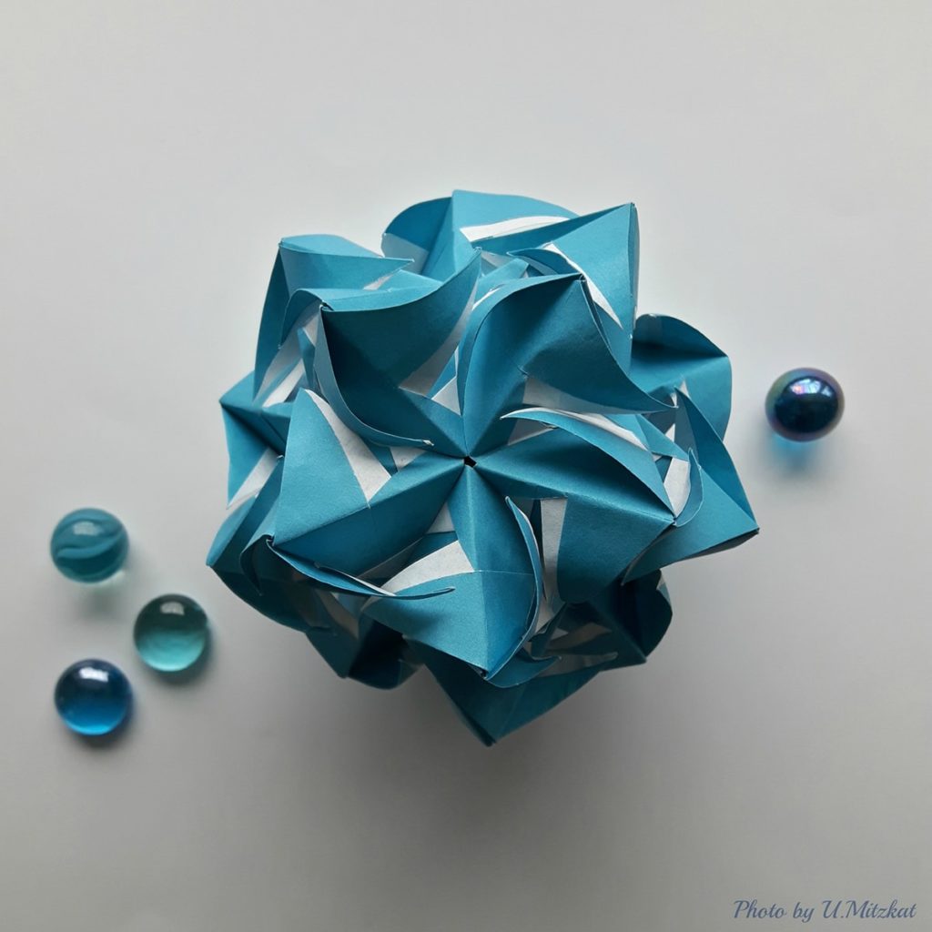 26 Wonderfully Delightful Modular Origami Kusudamas